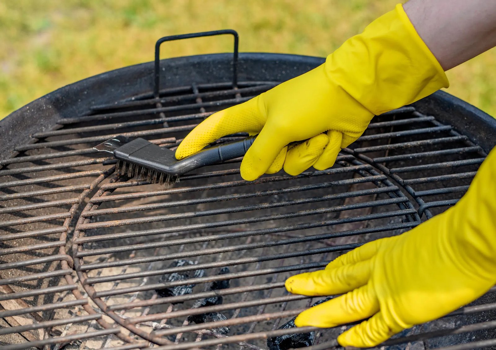 How to Clean Grill After Rain: Easy Tips for Sparkling Results - YardGears